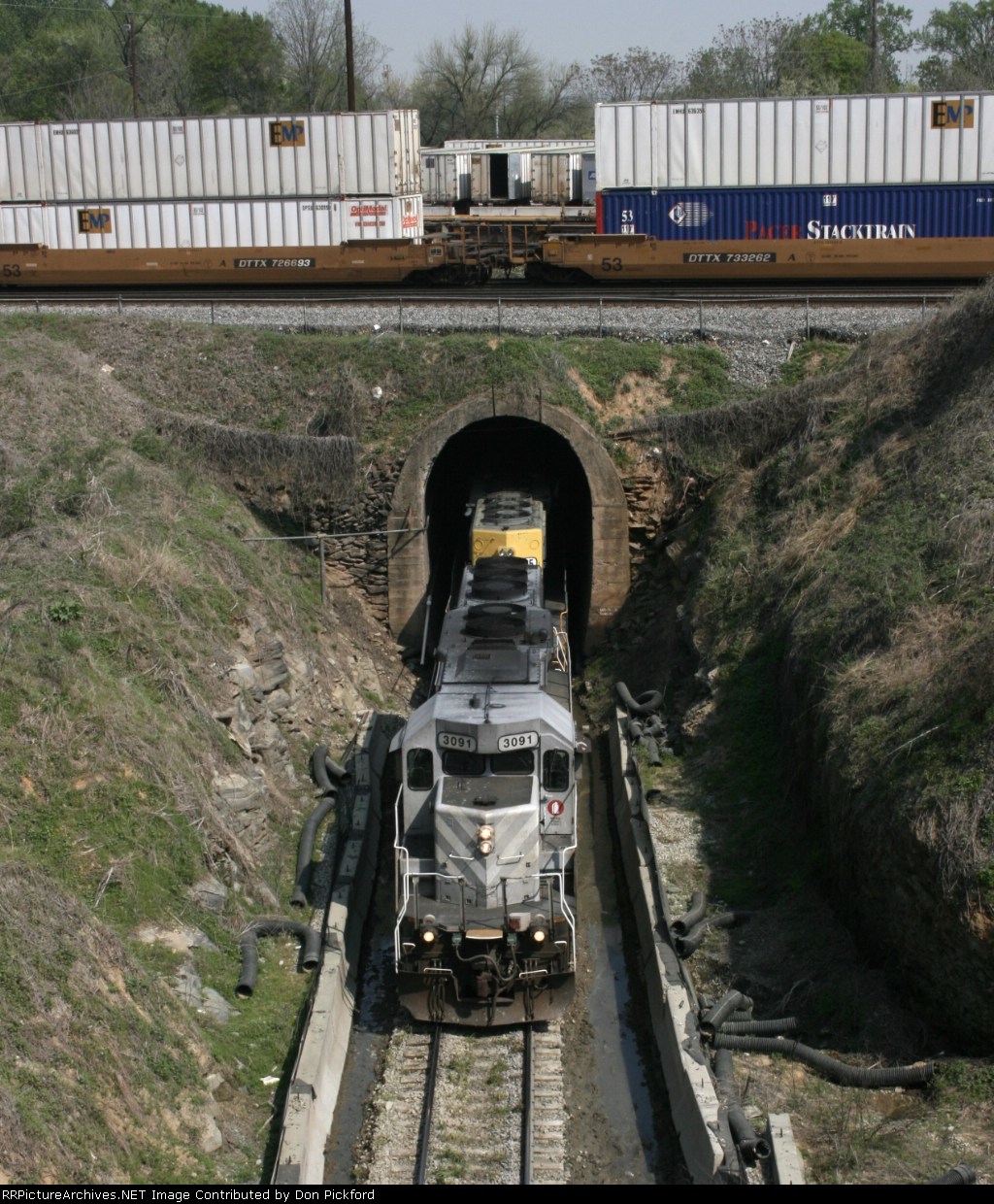 GCFX 3091 "SD40-2" shows itself on the csx mainline running underneyth the NS Inman Yard